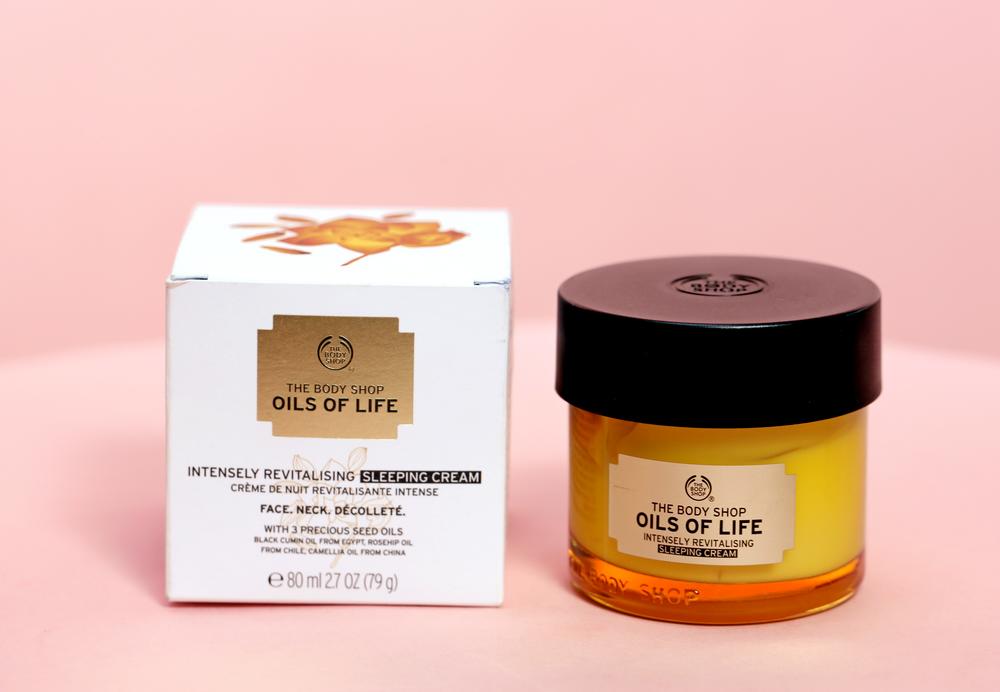 Review The Body Shop Oils of Life Intensely Revitalising Sleeping Cream ...